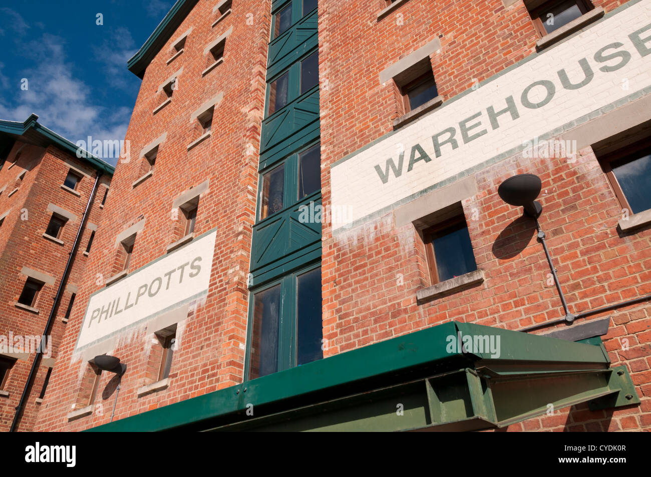 Old converted warehouses hi-res stock photography and images - Alamy