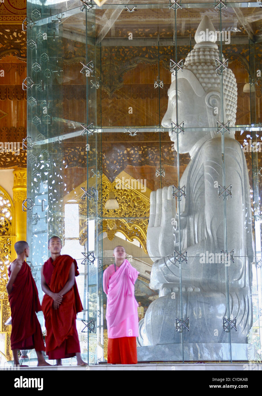 Buddhist Nun In Pink Kasaya Robe, In Inle Lake, Myanmar Stock Photo - Alamy