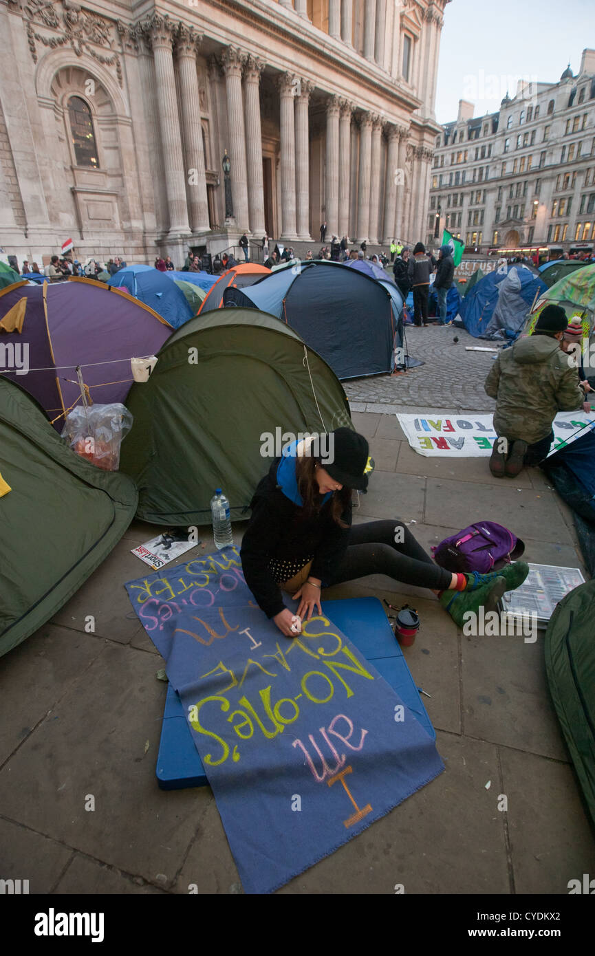 Protester painting Banner at Peaceful Protest St Paul's Stock Photo - Alamy