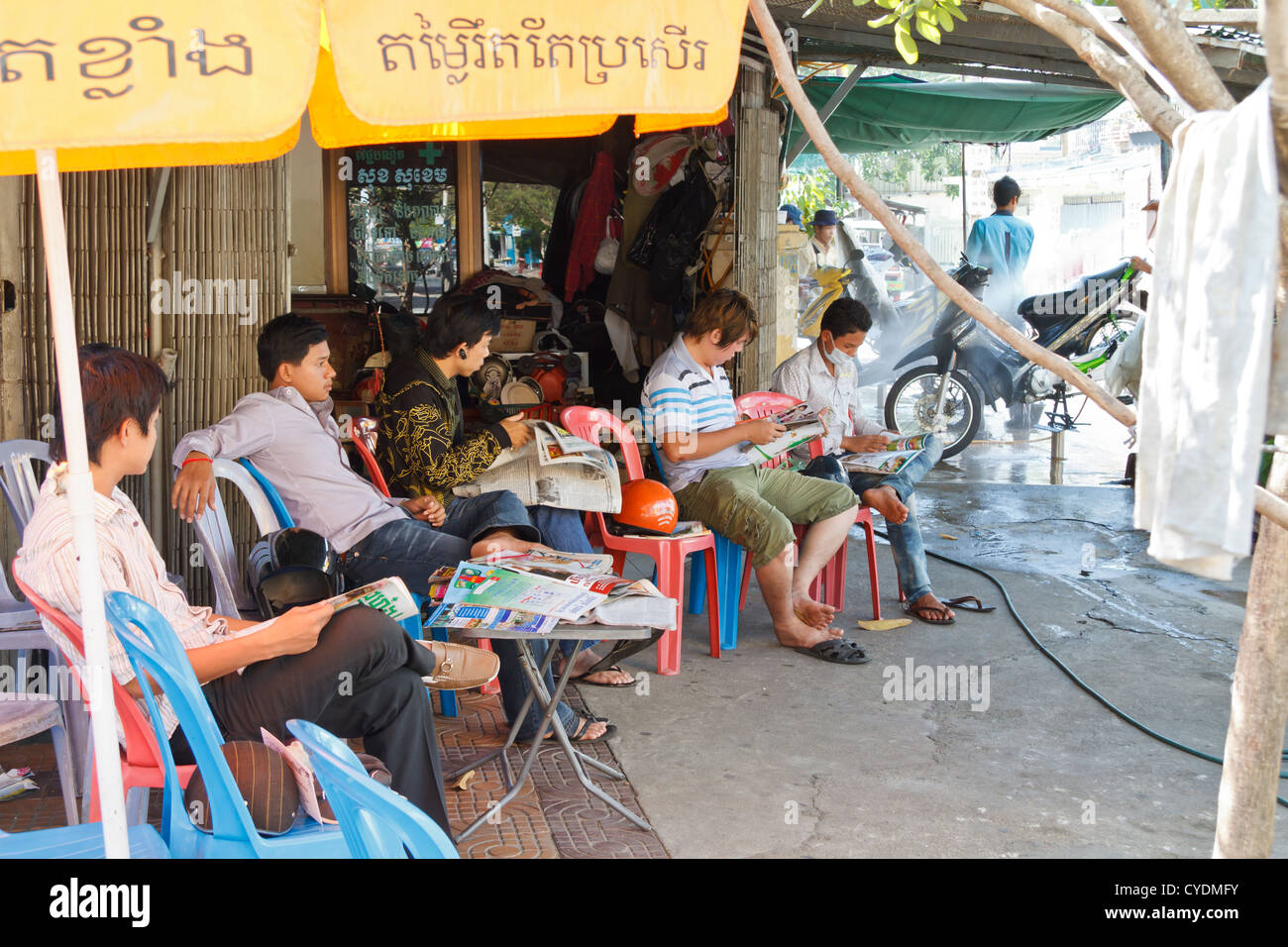 Typical Street Scene in Phnom Penh, Cambodia Stock Photo - Alamy