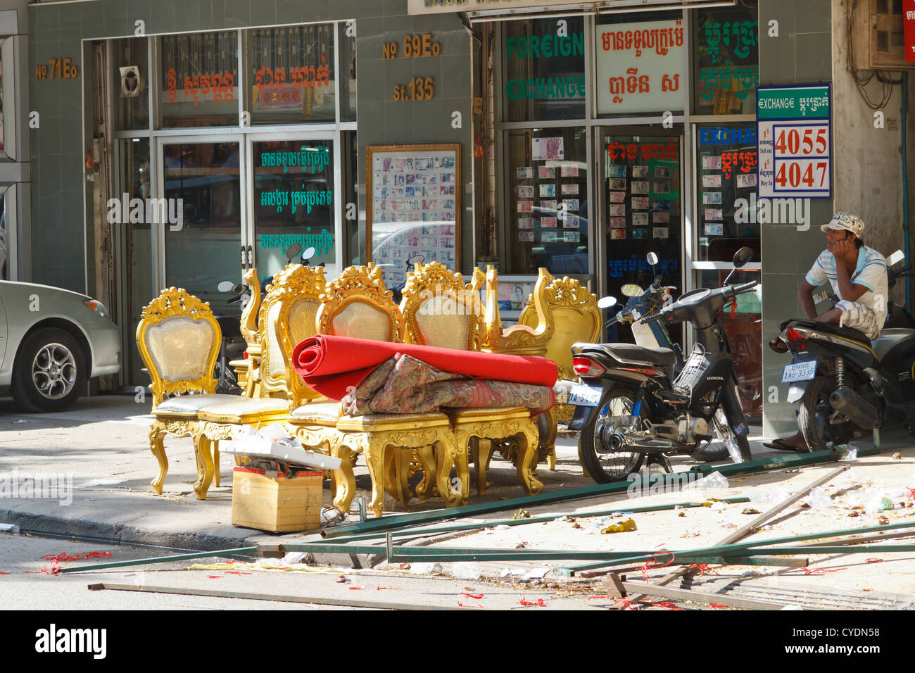 Typical Street Scene in Phnom Penh, Cambodia Stock Photo - Alamy