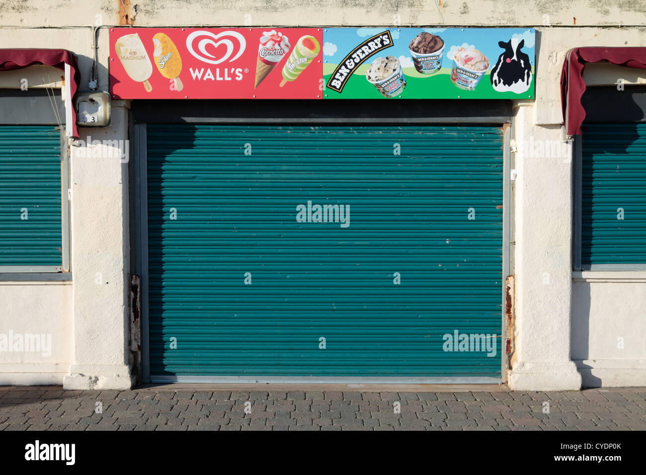 Closed ice cream store hi-res stock photography and images - Alamy