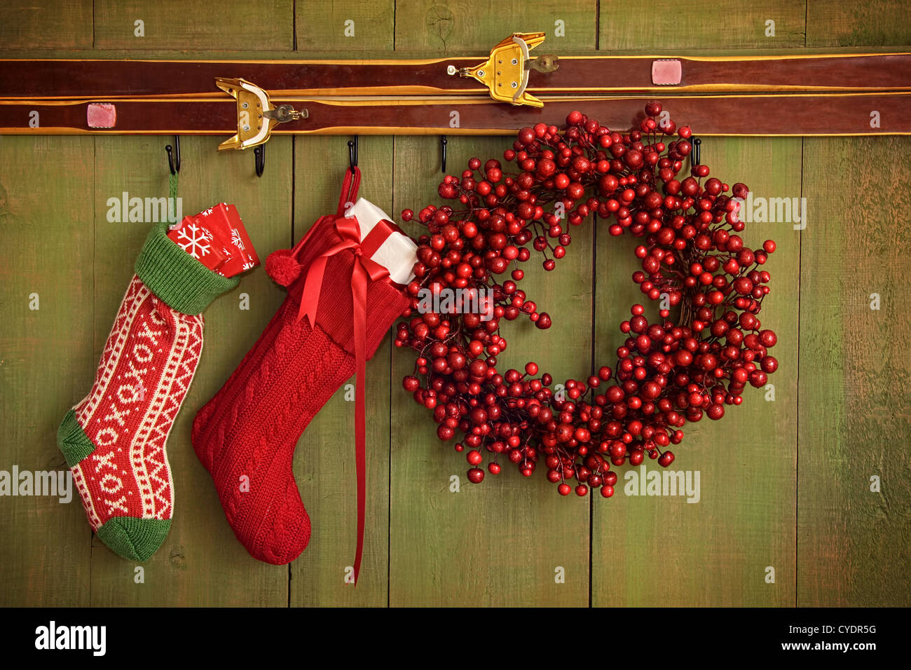 Hanging wreath hi-res stock photography and images - Alamy