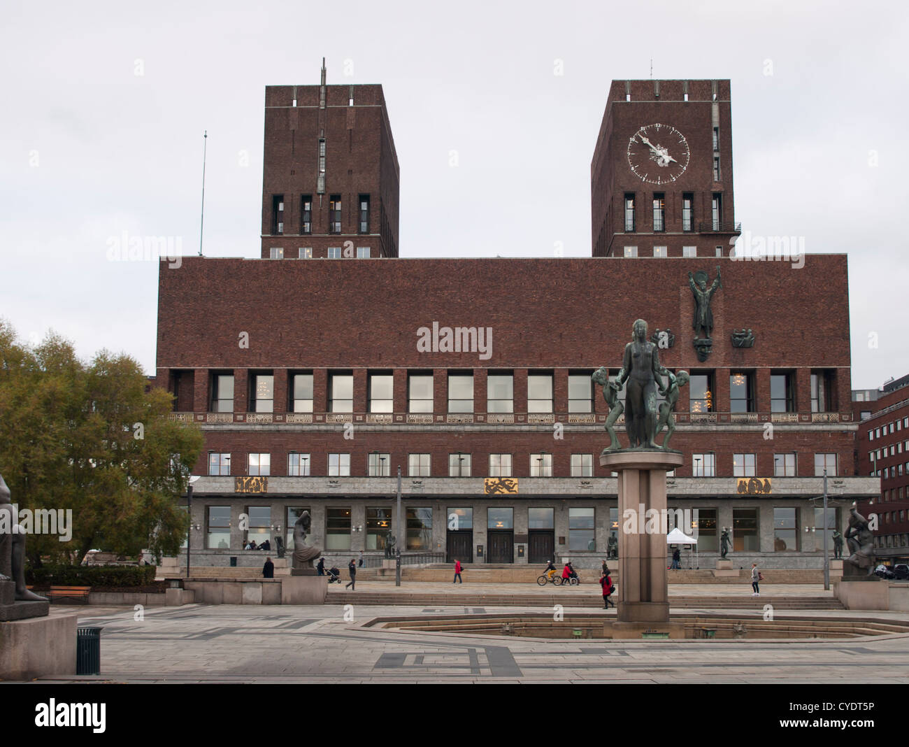 Oslo town hall hi-res stock photography and images - Alamy