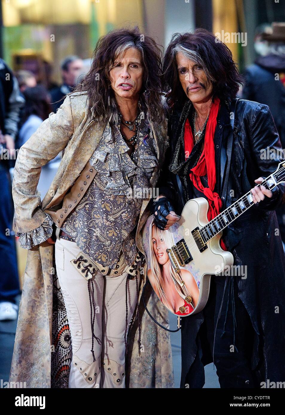 New York, USA. 2nd November 2012. Steven Tyler, Joe Perry on stage for ...
