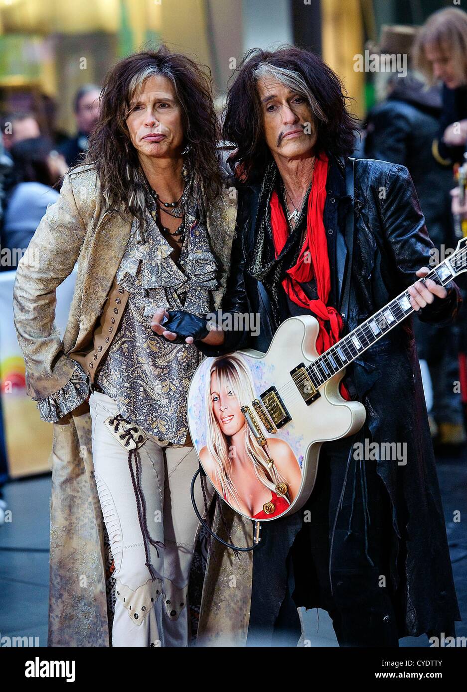 New York, USA. 2nd November 2012. Steven Tyler, Joe Perry on stage for ...
