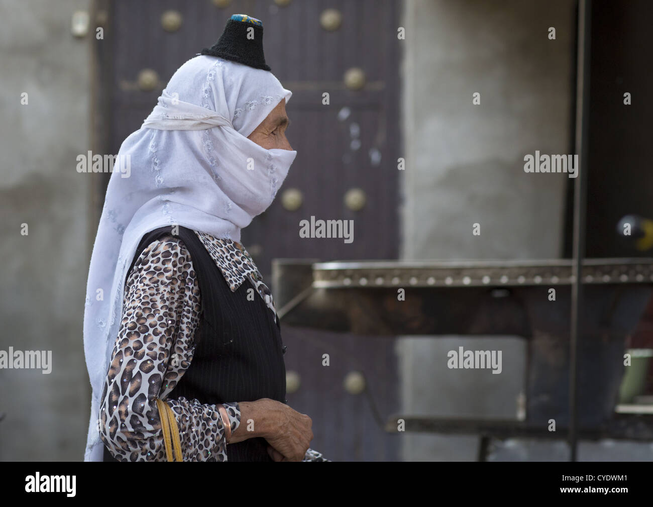 Uyghur Woman Wearing The Smallest Hat In The World, Keriya, Xinjiang ...