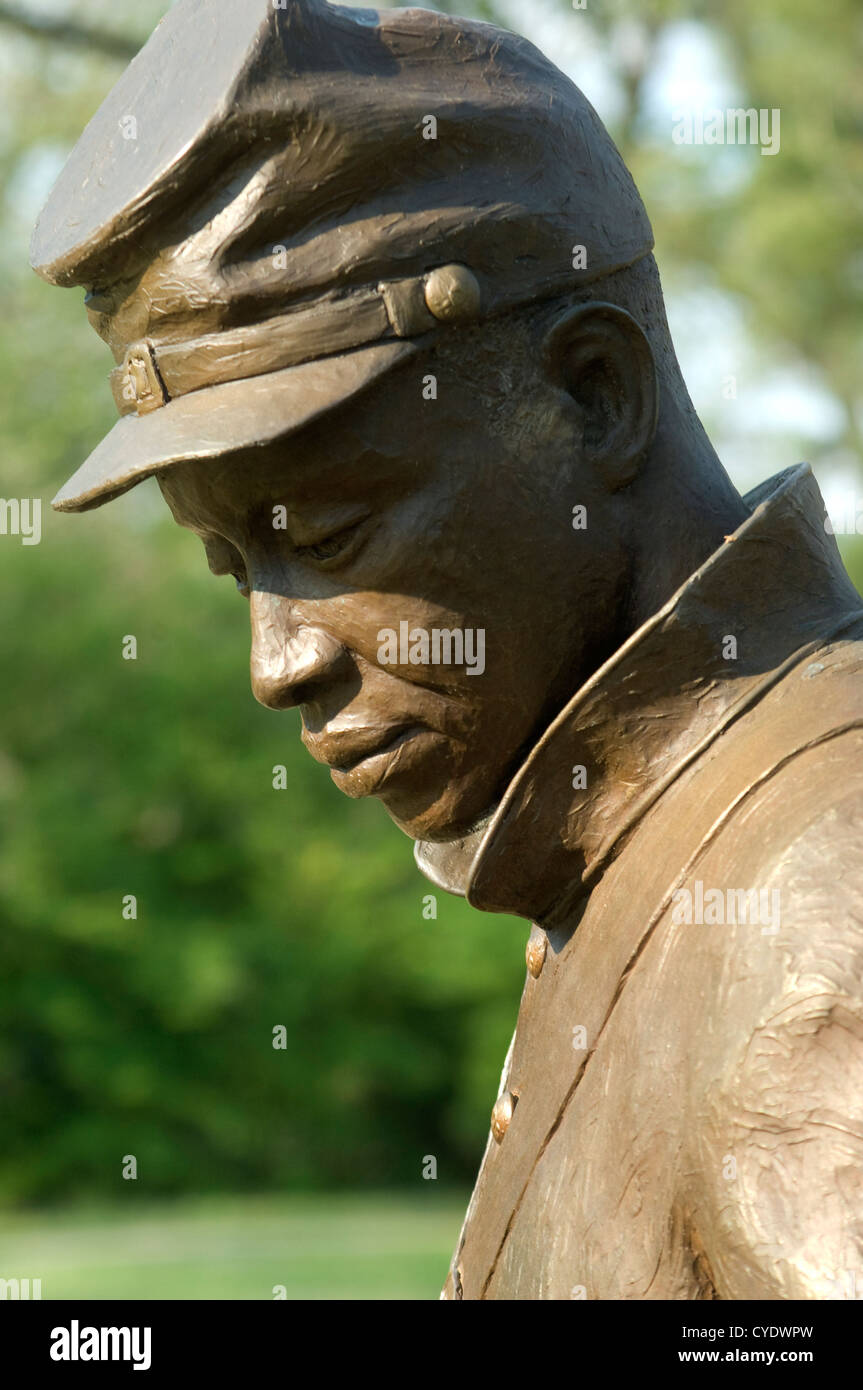 Statue of freed slave in 1st Alabama Colored Regiment at Union Army's ...