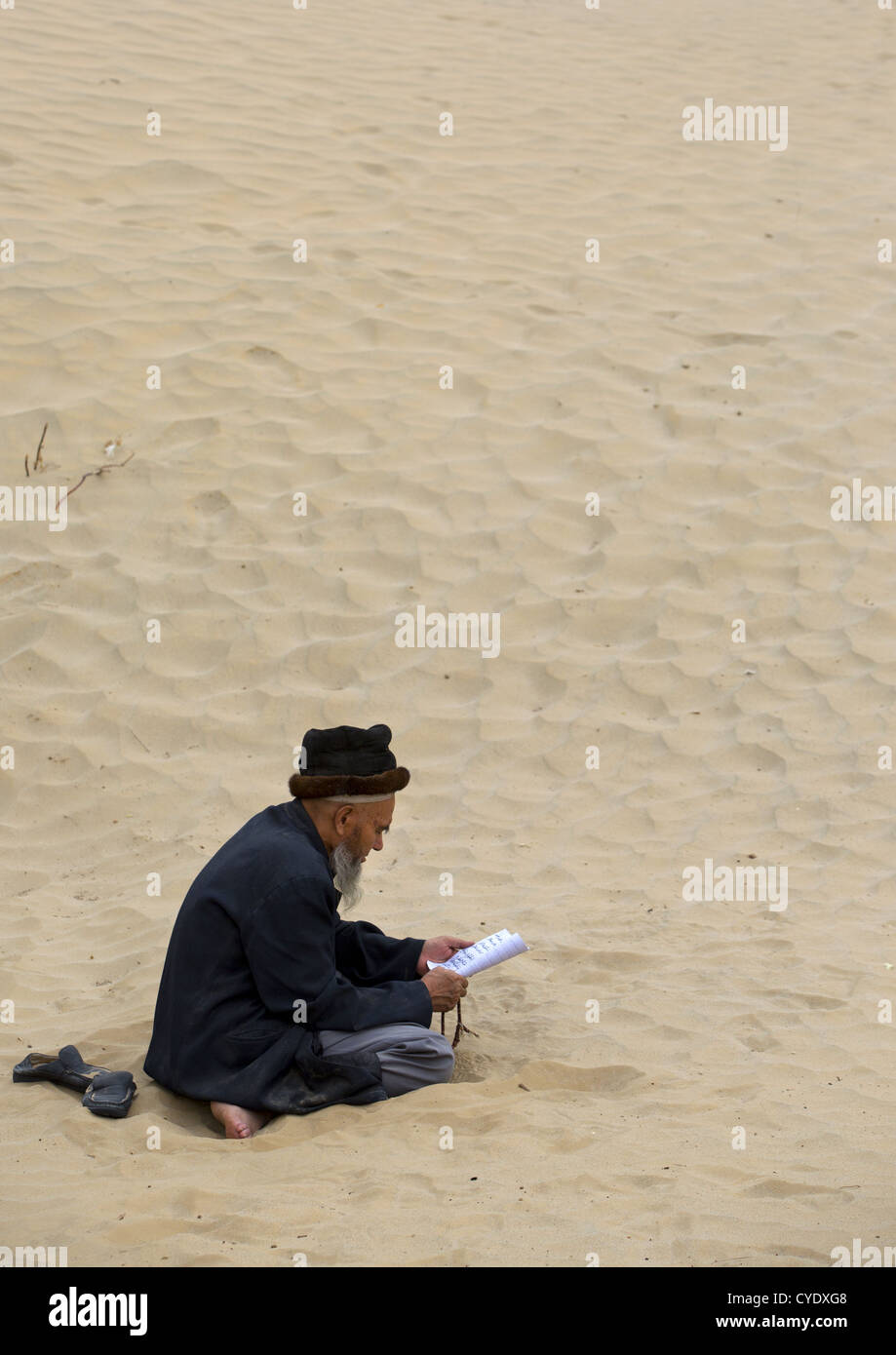 Uyghur Sufi Man Praying At Imam Asim Tomb In The Taklamakan Desert ...