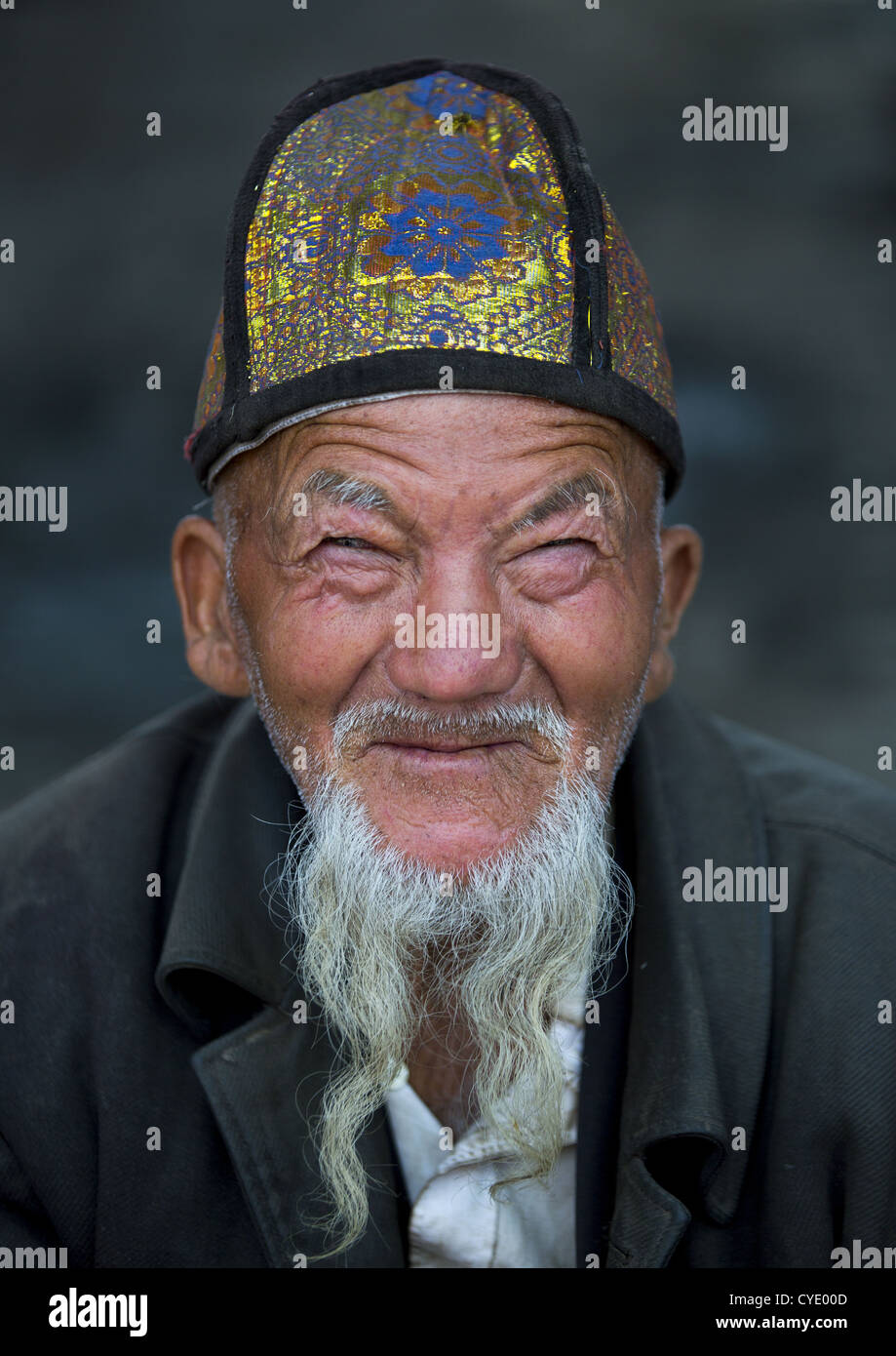 Old Uyghur Man, Serik Buya Market, Yarkand, Xinjiang Uyghur Autonomous ...