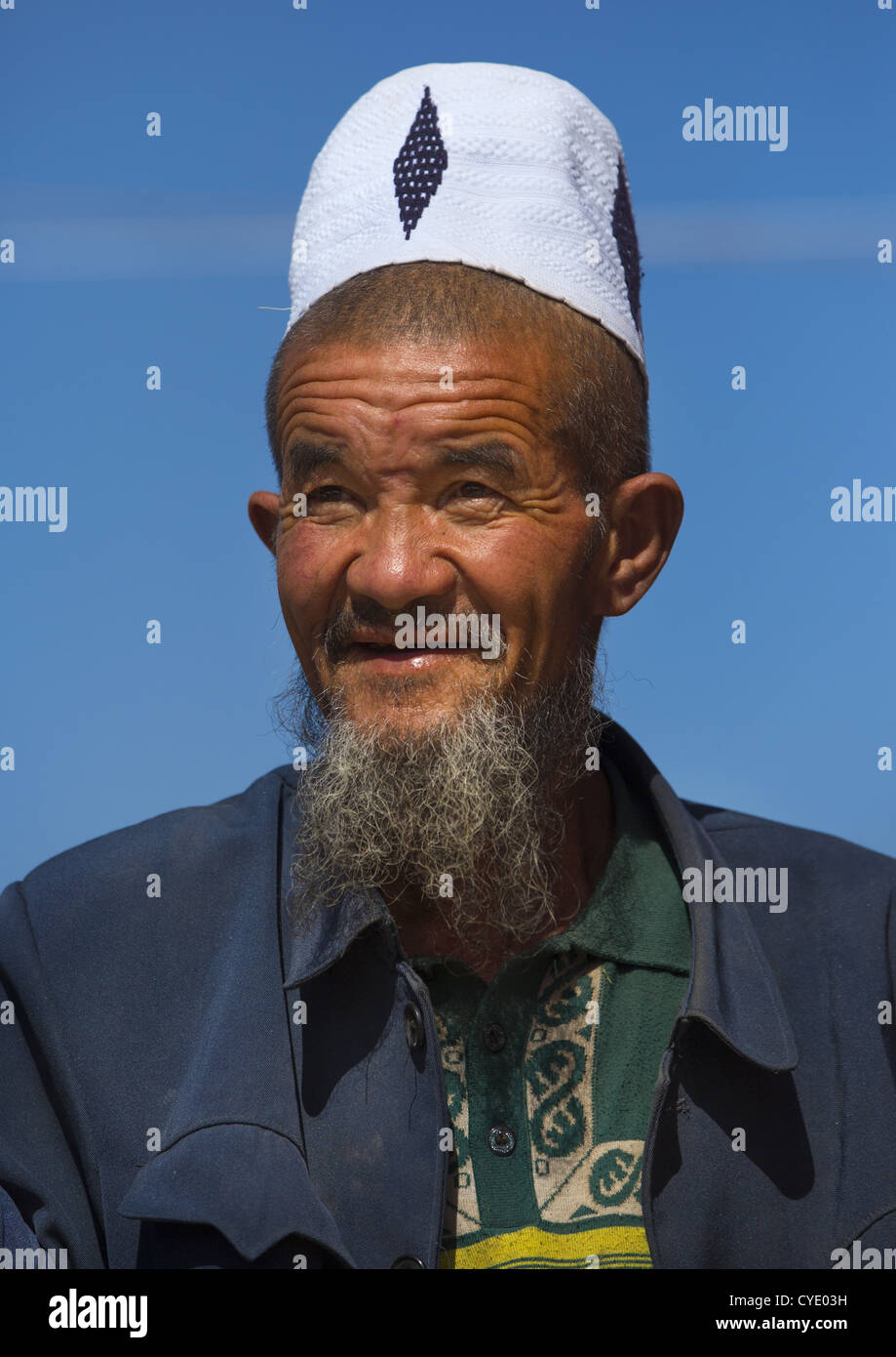 Old Uyghur Man, Serik Buya Market, Yarkand, Xinjiang Uyghur Autonomous ...