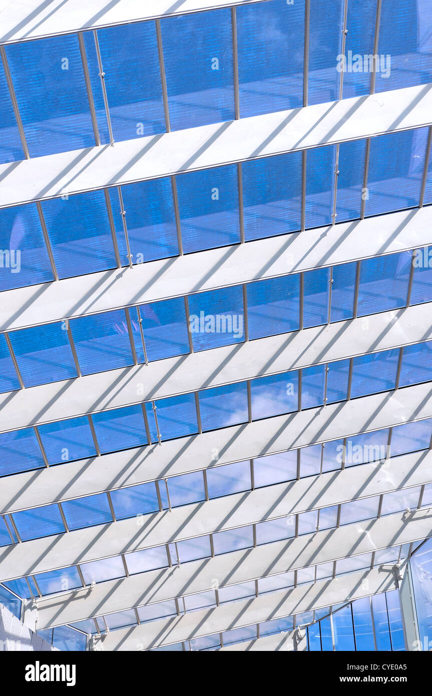 Office building atrium High Resolution Stock Photography and Images - Alamy