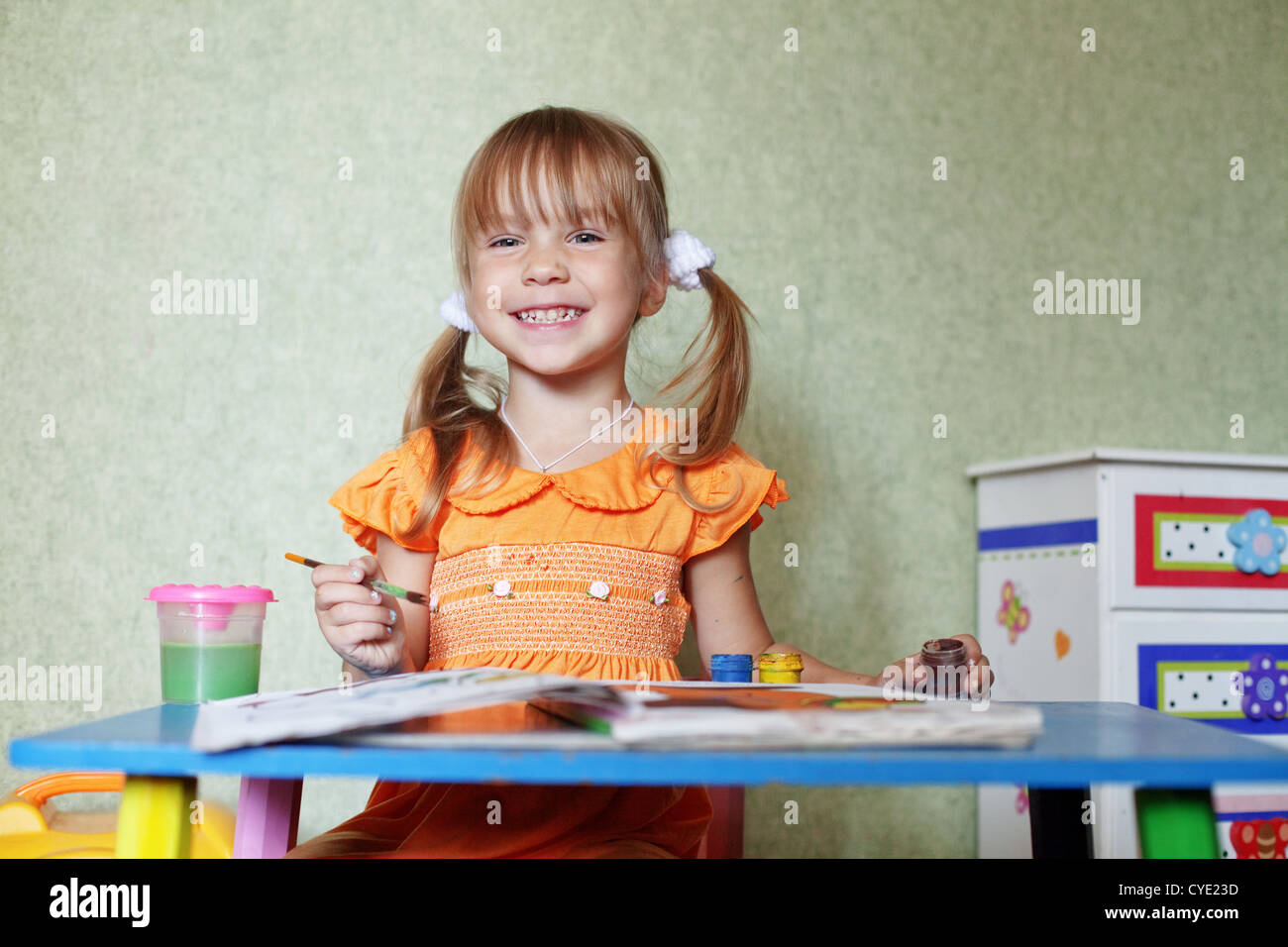 Child drawing at home Stock Photo - Alamy