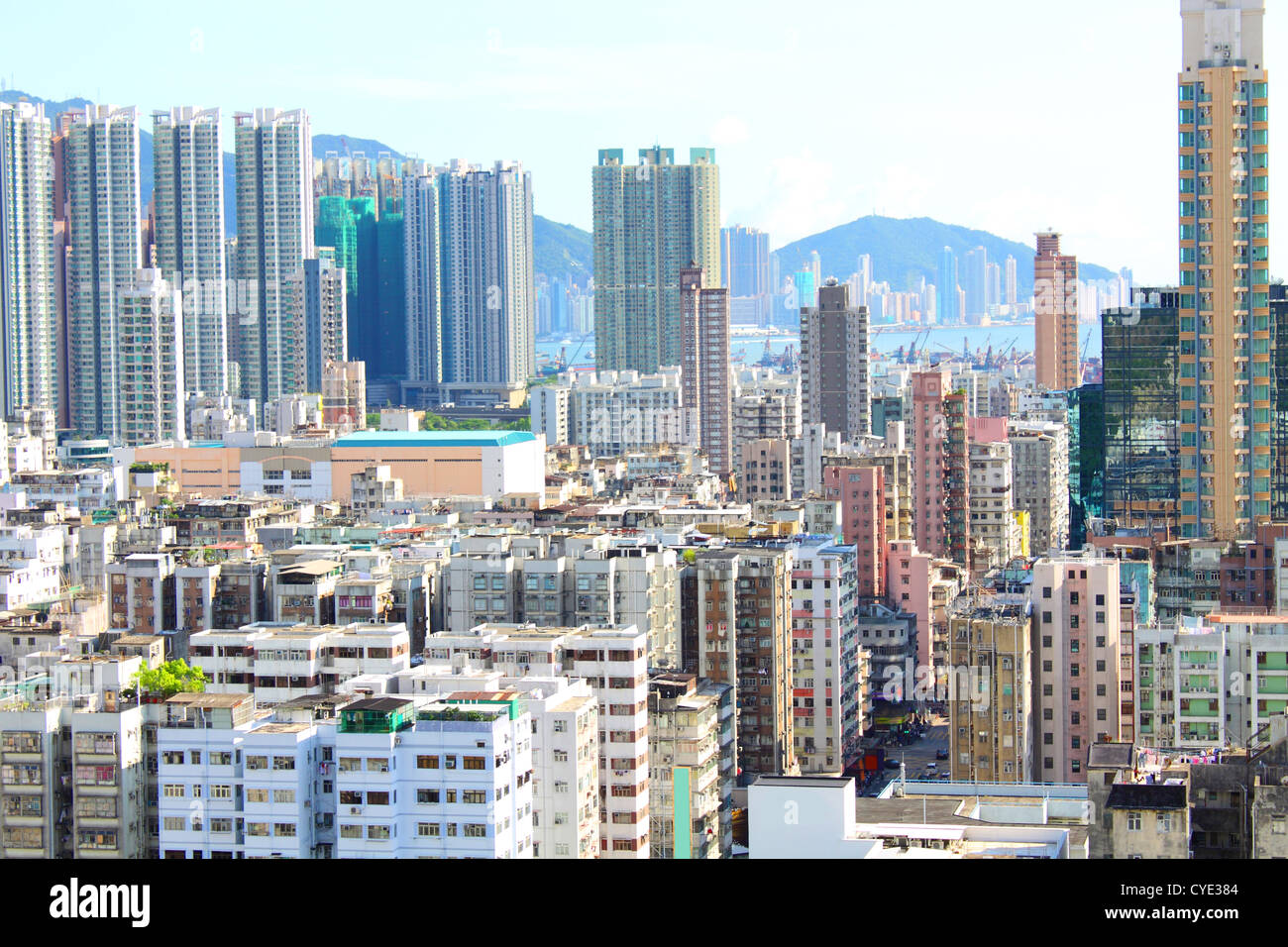 Crowded structure hi-res stock photography and images - Alamy