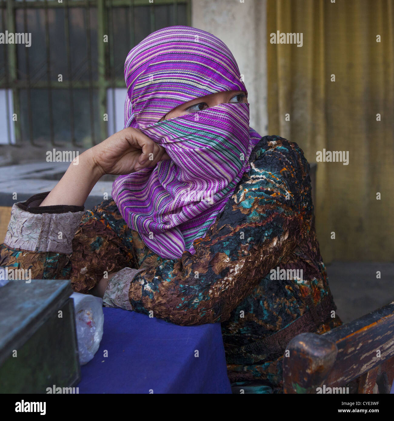 Muslim girl face covered hi-res stock photography and images - Alamy