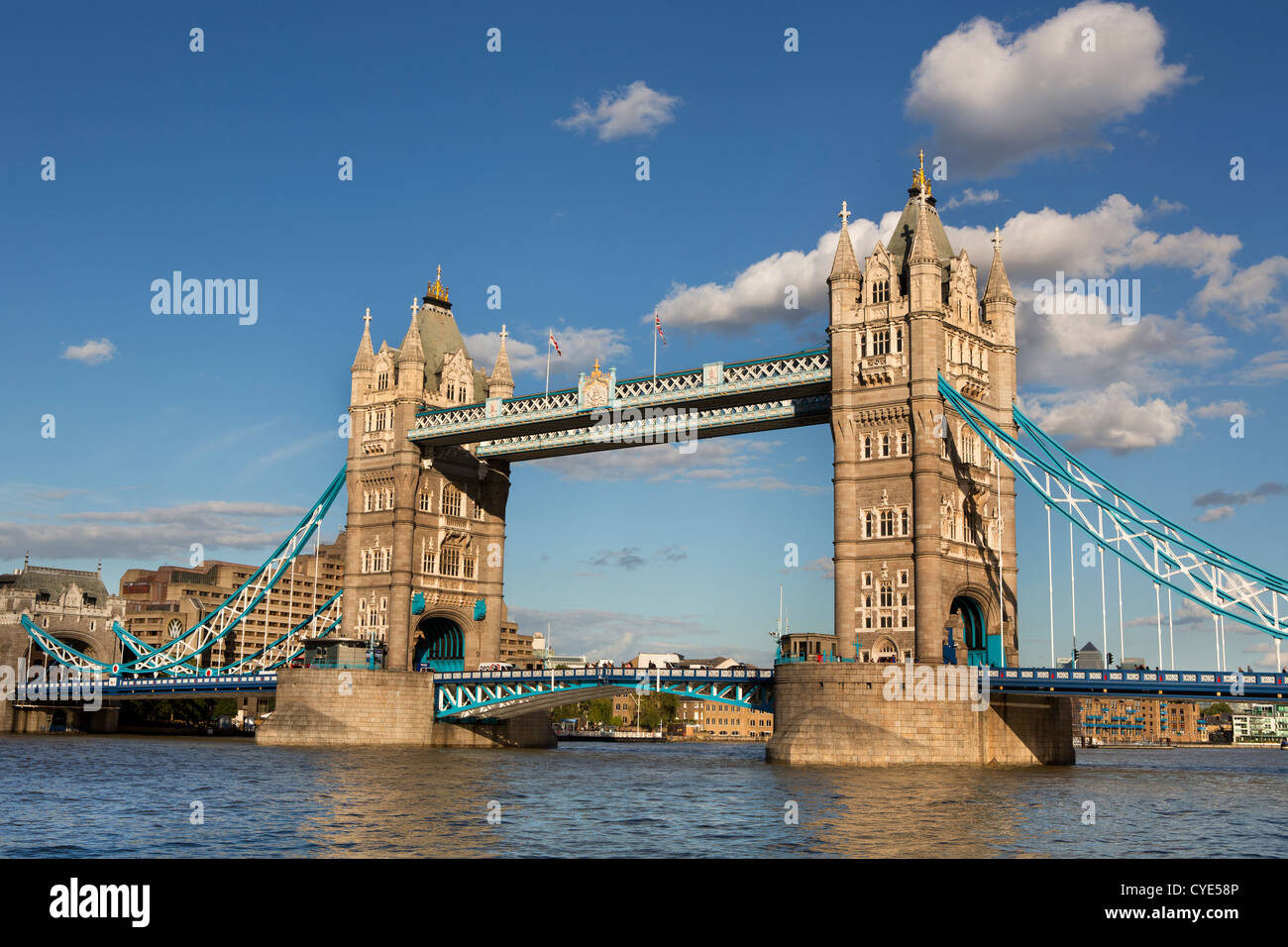 Famous london tower bridge hi-res stock photography and images - Alamy