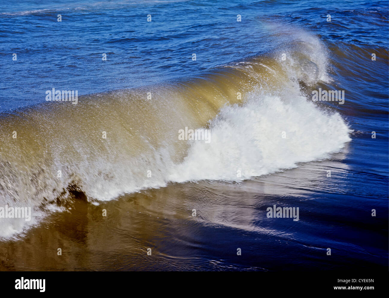 Breaking wave hi-res stock photography and images - Alamy