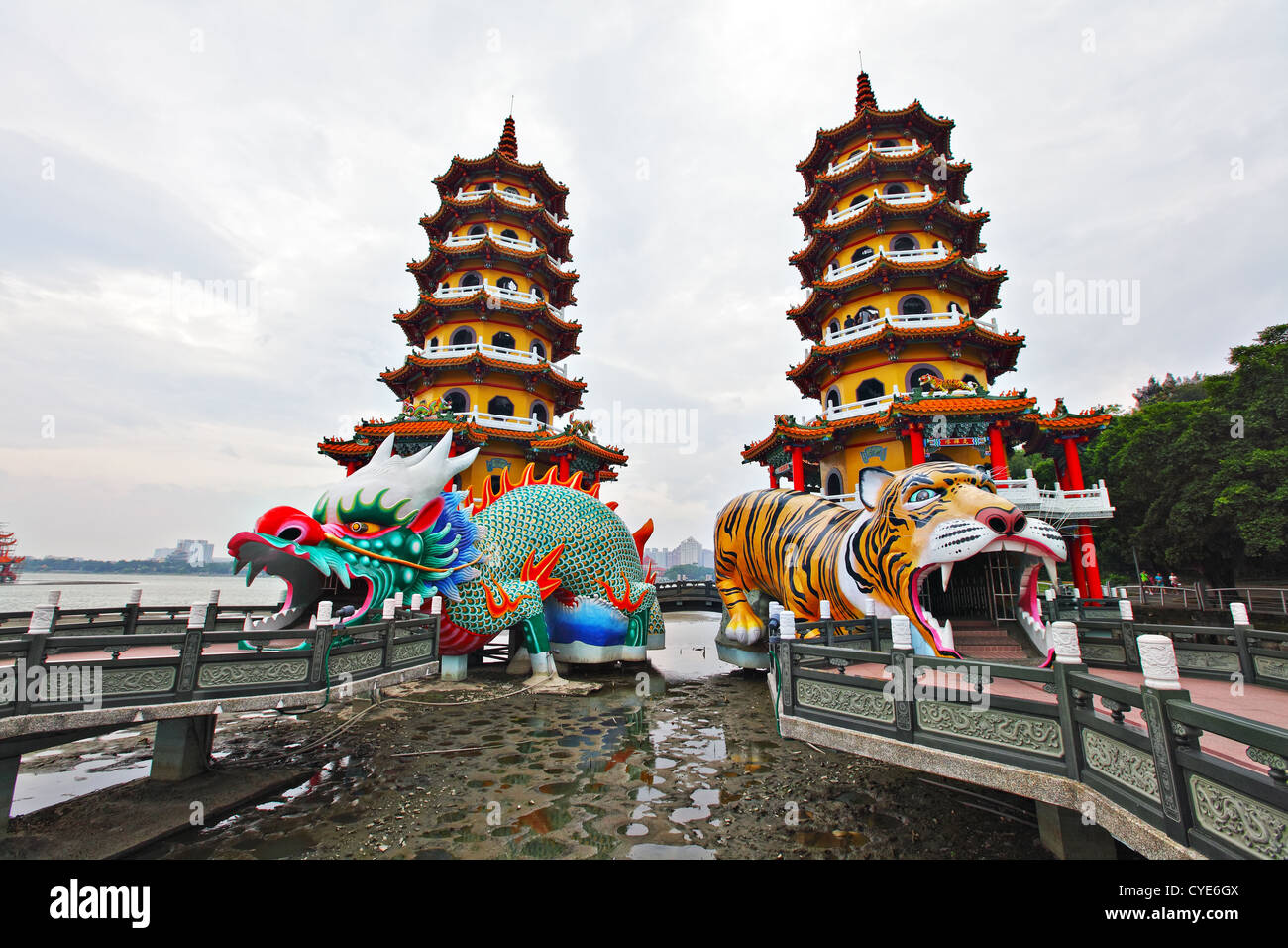 Dragon Tiger Tower in Taiwan Stock Photo - Alamy