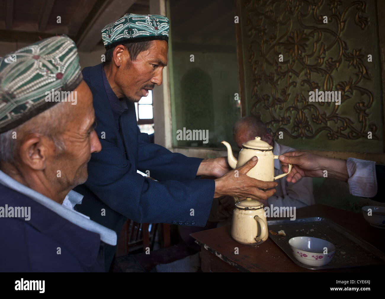 Men in traditional tea house hi-res stock photography and images - Alamy