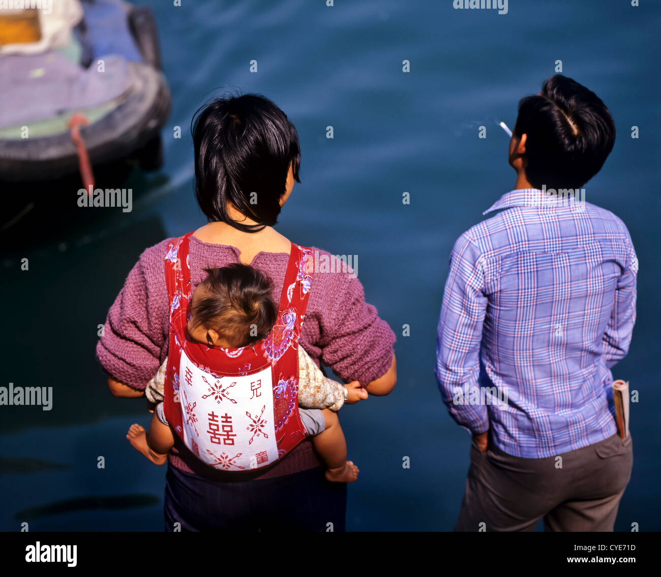 8320. Chinese Couple with a Baby, Hong Kong, Chin Stock Photo - Alamy