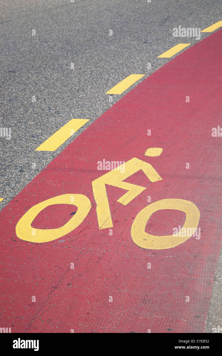 Cycle lane painted hi-res stock photography and images - Alamy