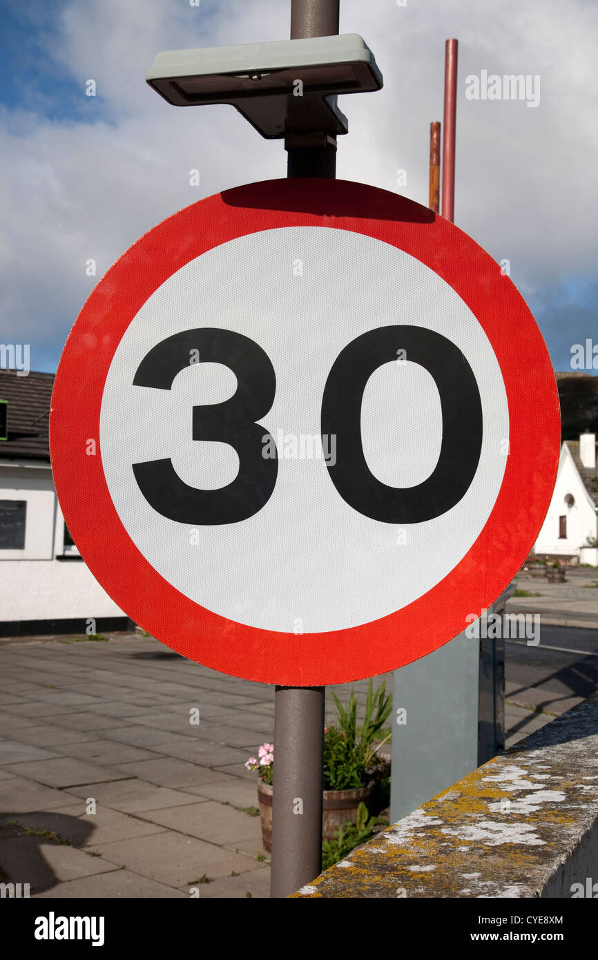 30 mph village speed limit hi-res stock photography and images - Alamy