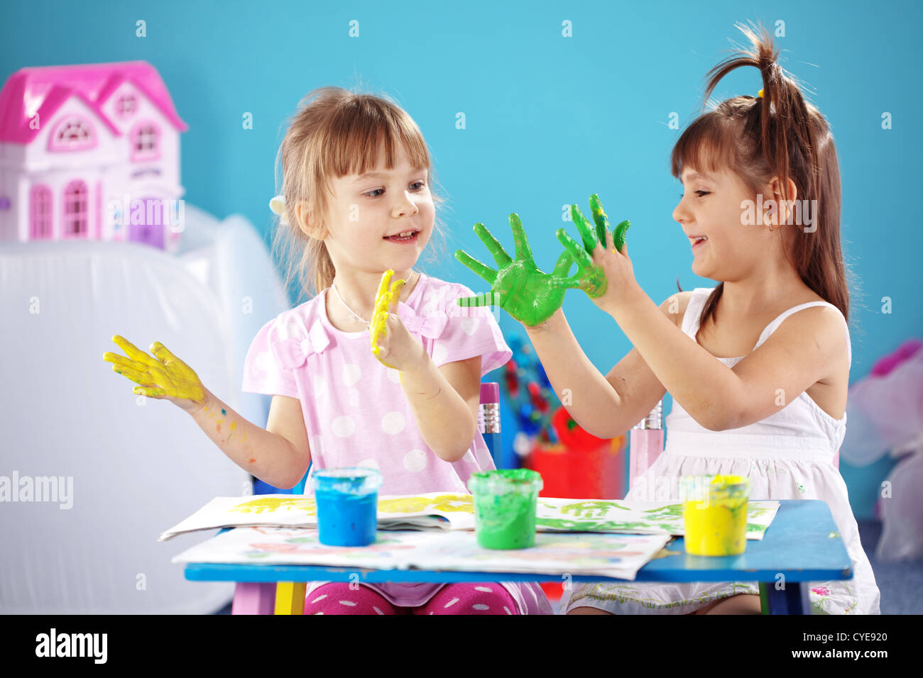 Colorful drawing hi-res stock photography and images - Alamy