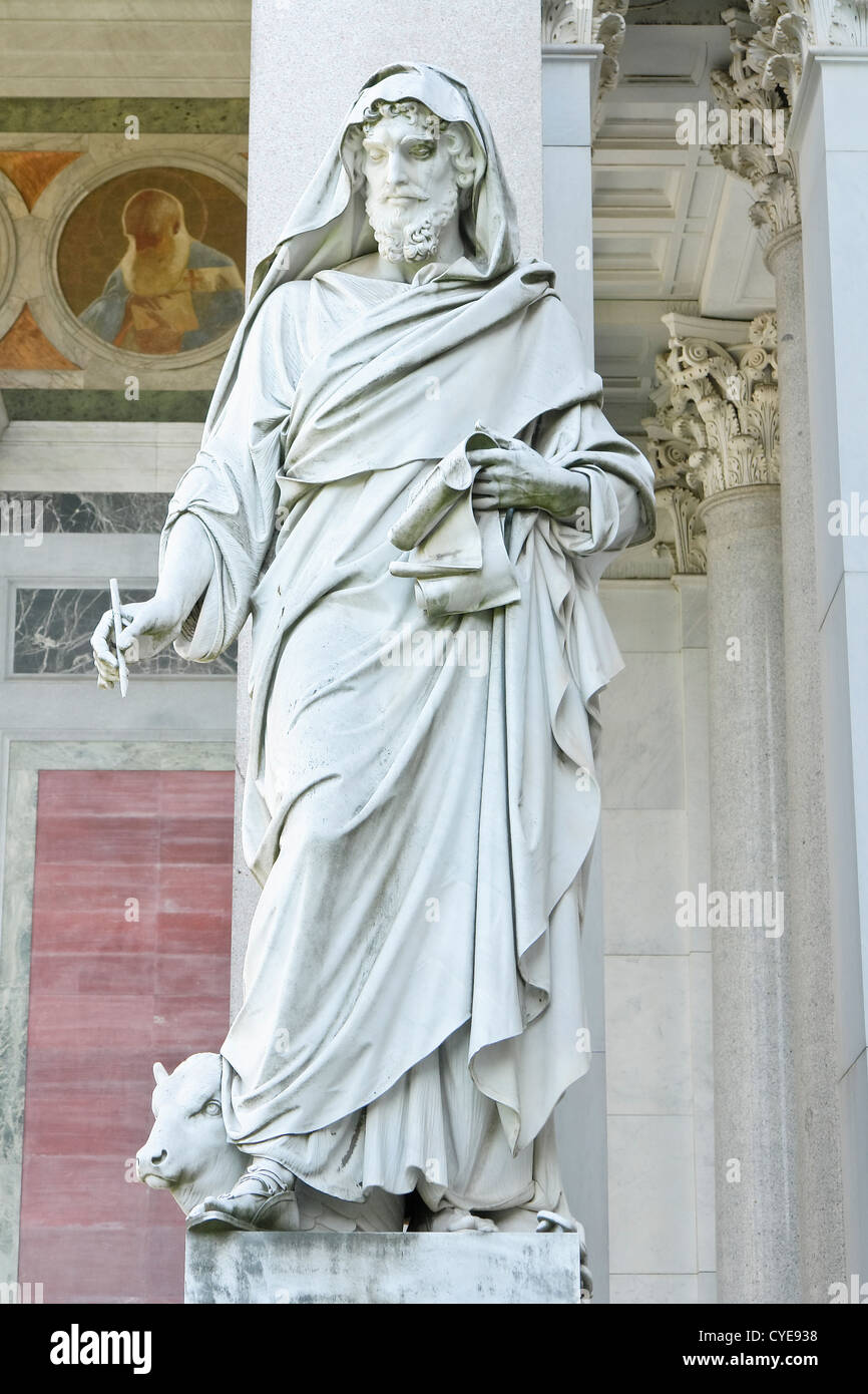 Saint Luke evangelist statue Stock Photo - Alamy Saint Luke evangelist statue Stock Photo - Alamy