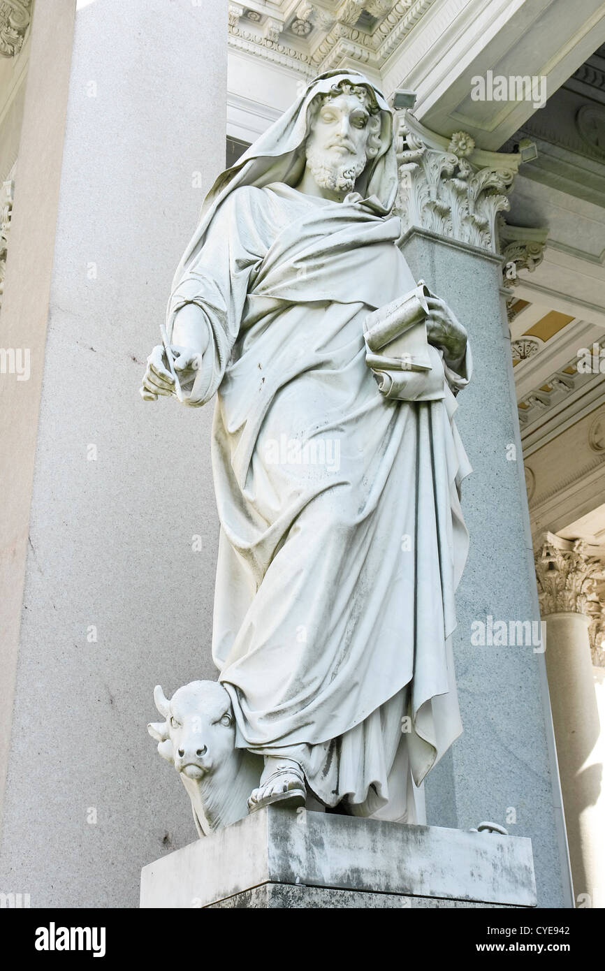 Saint Luke evangelist statue Stock Photo - Alamy