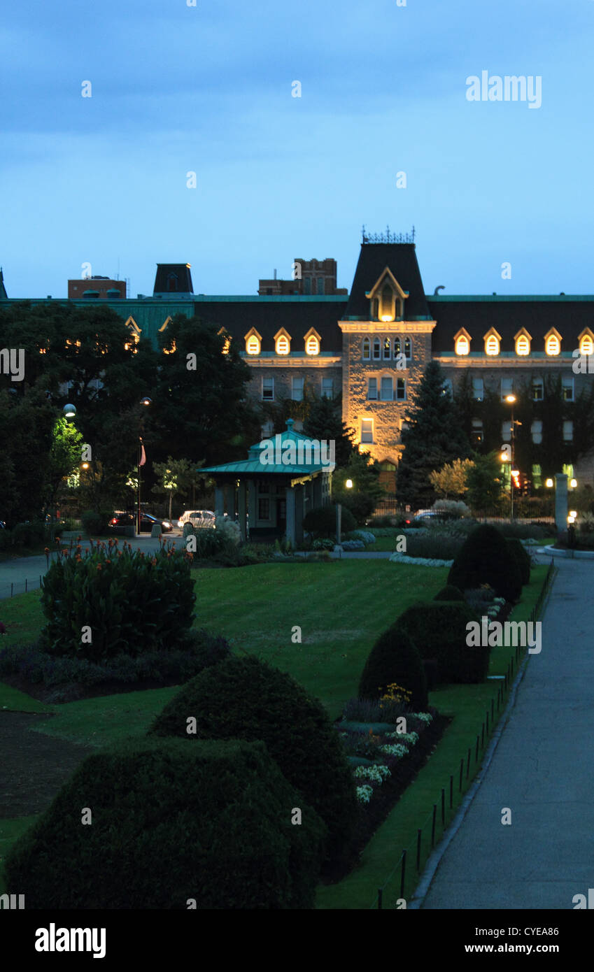 Mount royal night hi-res stock photography and images - Alamy