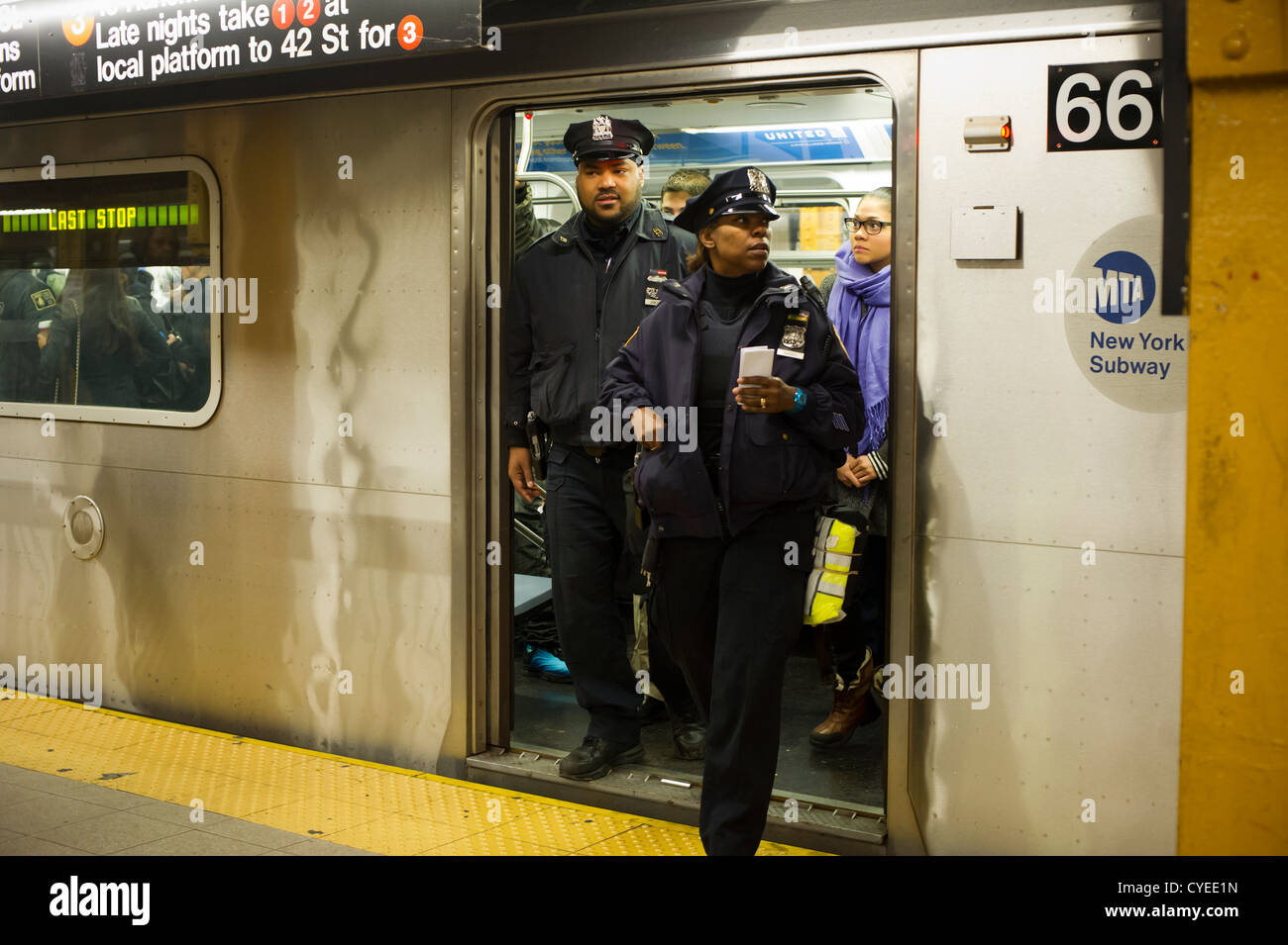 Police station new york hi-res stock photography and images - Alamy