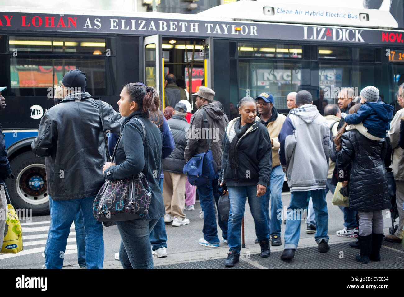 Commuters in New York board buses at Penn Station Stock Photo - Alamy