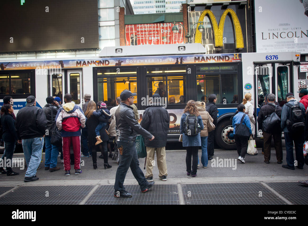 Commuters in New York board buses at Penn Station Stock Photo - Alamy