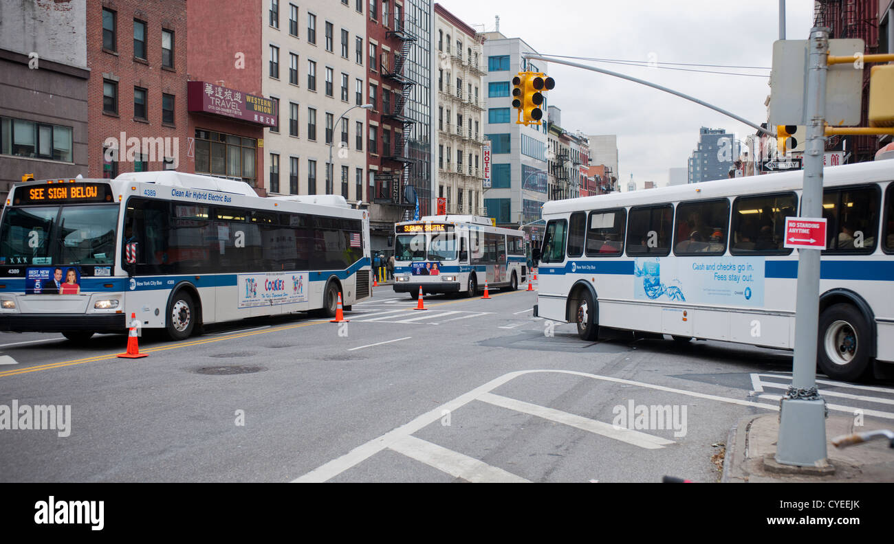 Hundreds of buses shuttle commuters from Manhattan back to the terminal ...