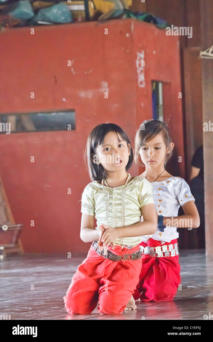 Little Cambodian Girls learning the traditional Cambodian Apsara Dance ...