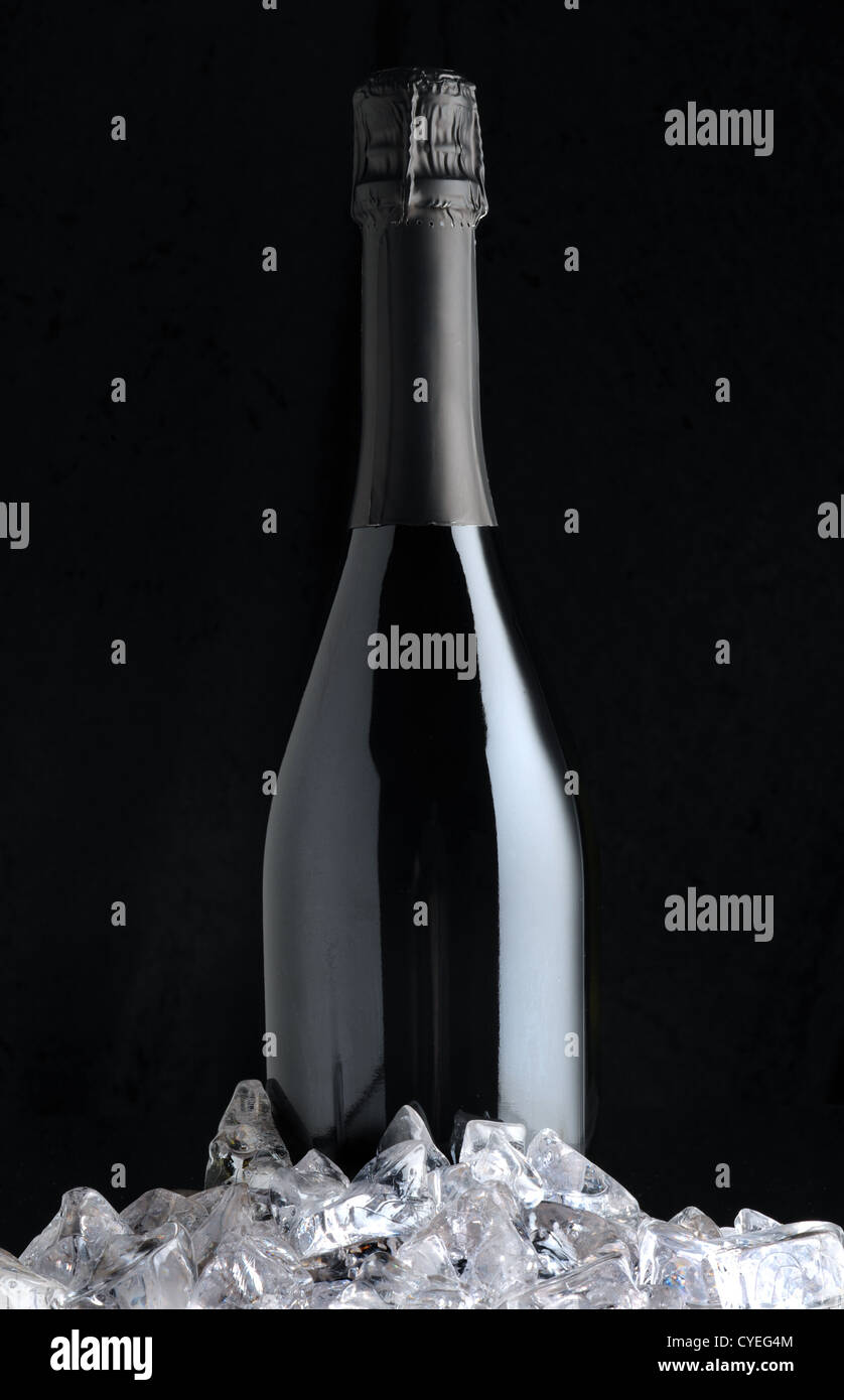 sparkling wine with ice cubes Stock Photo - Alamy