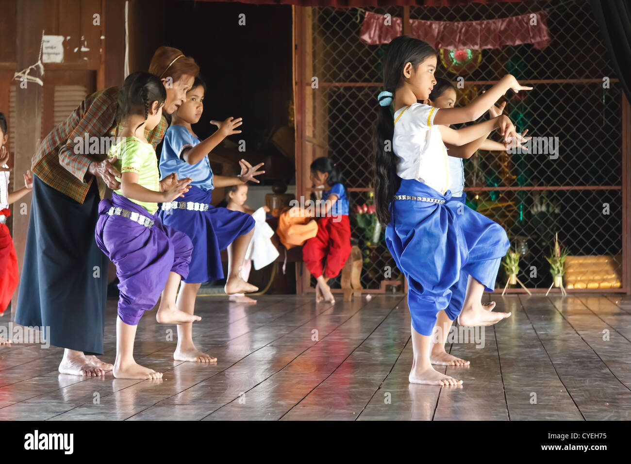 Little Cambodian Girls learning the traditional Cambodian Apsara Dance ...