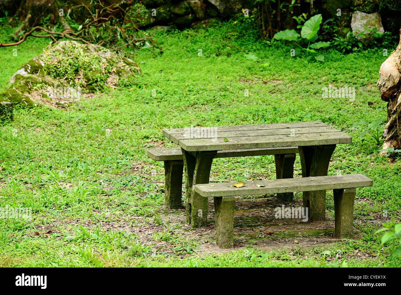Old wooden picnic table lake hi-res stock photography and images - Alamy