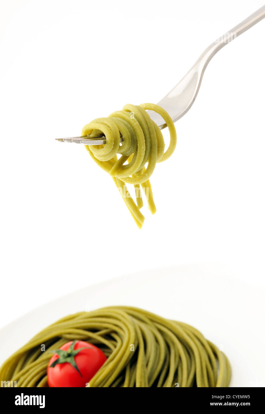 fresh spaghetti on fork close up shoot Stock Photo - Alamy