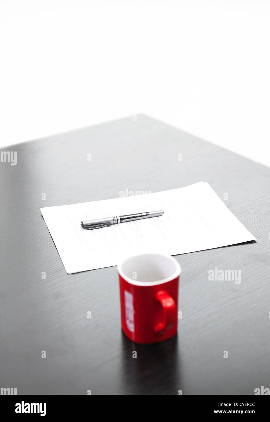 Red coffee cup, pen and paper on the desk Stock Photo - Alamy