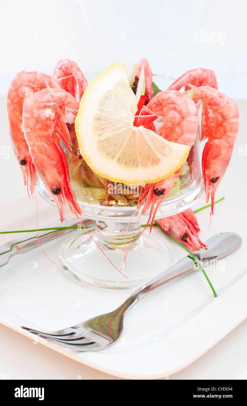 Prawn cocktail bowl lemon hi-res stock photography and images - Alamy