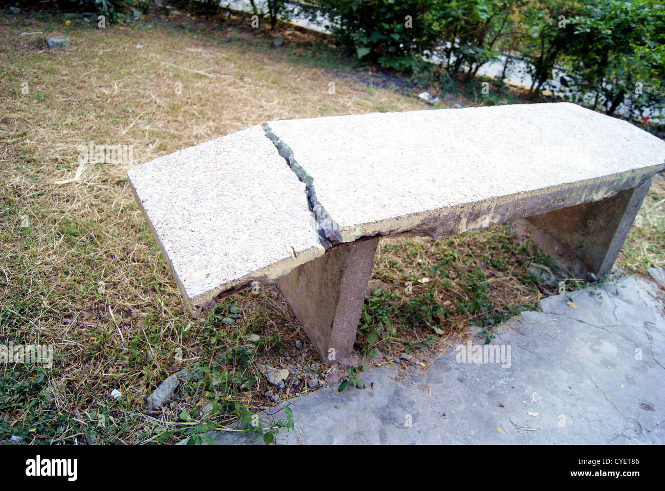 Fracture of the cement stool Stock Photo - Alamy
