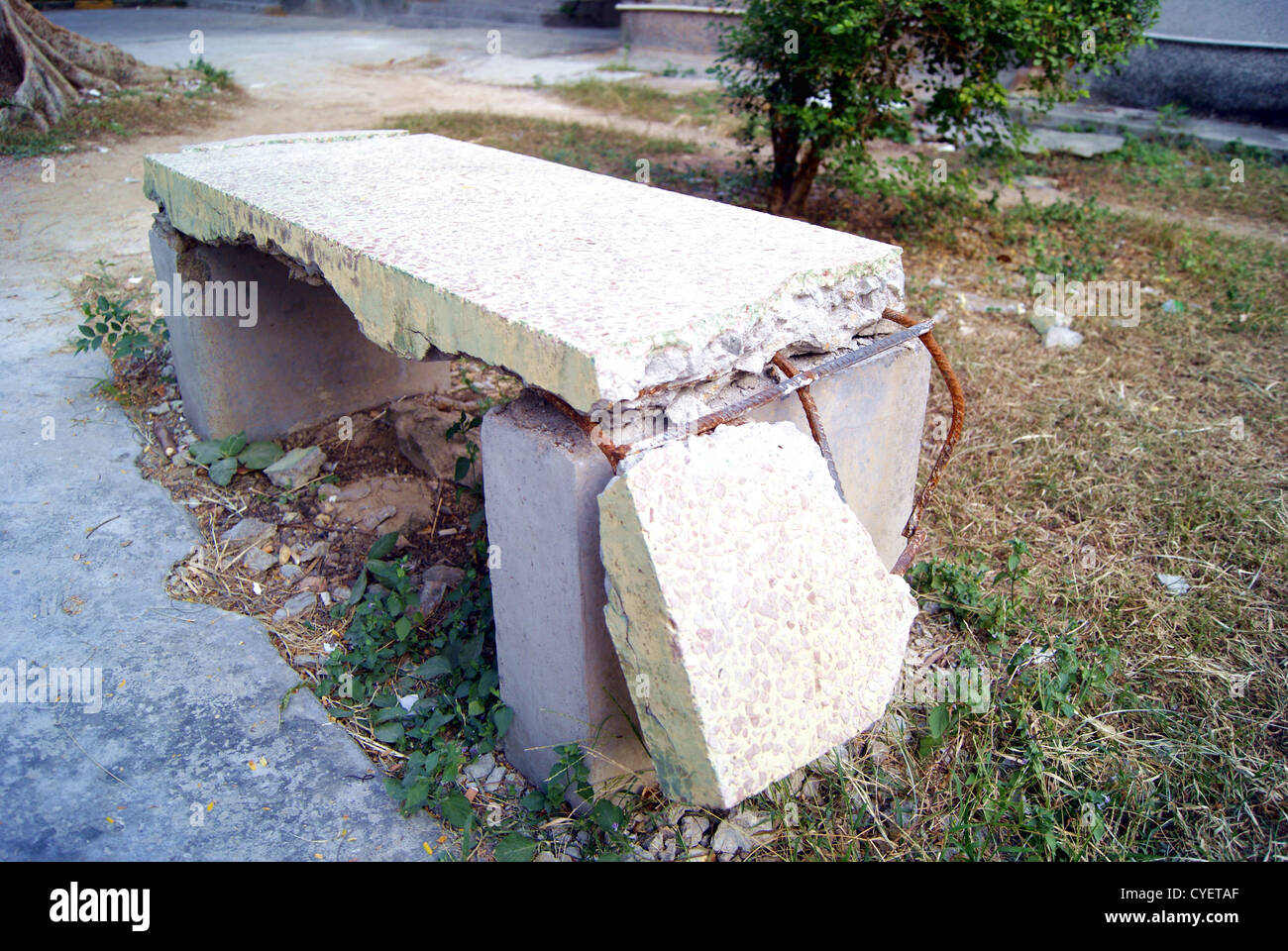 Fracture of the cement stool Stock Photo - Alamy