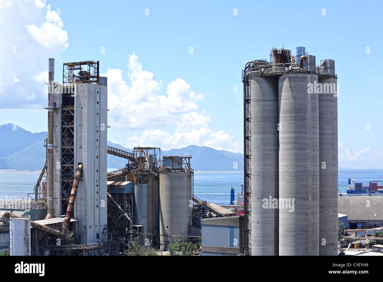 Cement equipment hi-res stock photography and images - Alamy