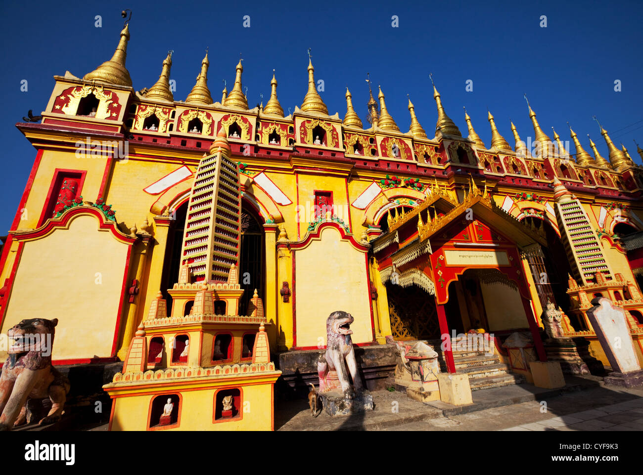 Buddhist temple roof ,Myanmar Stock Photo - Alamy