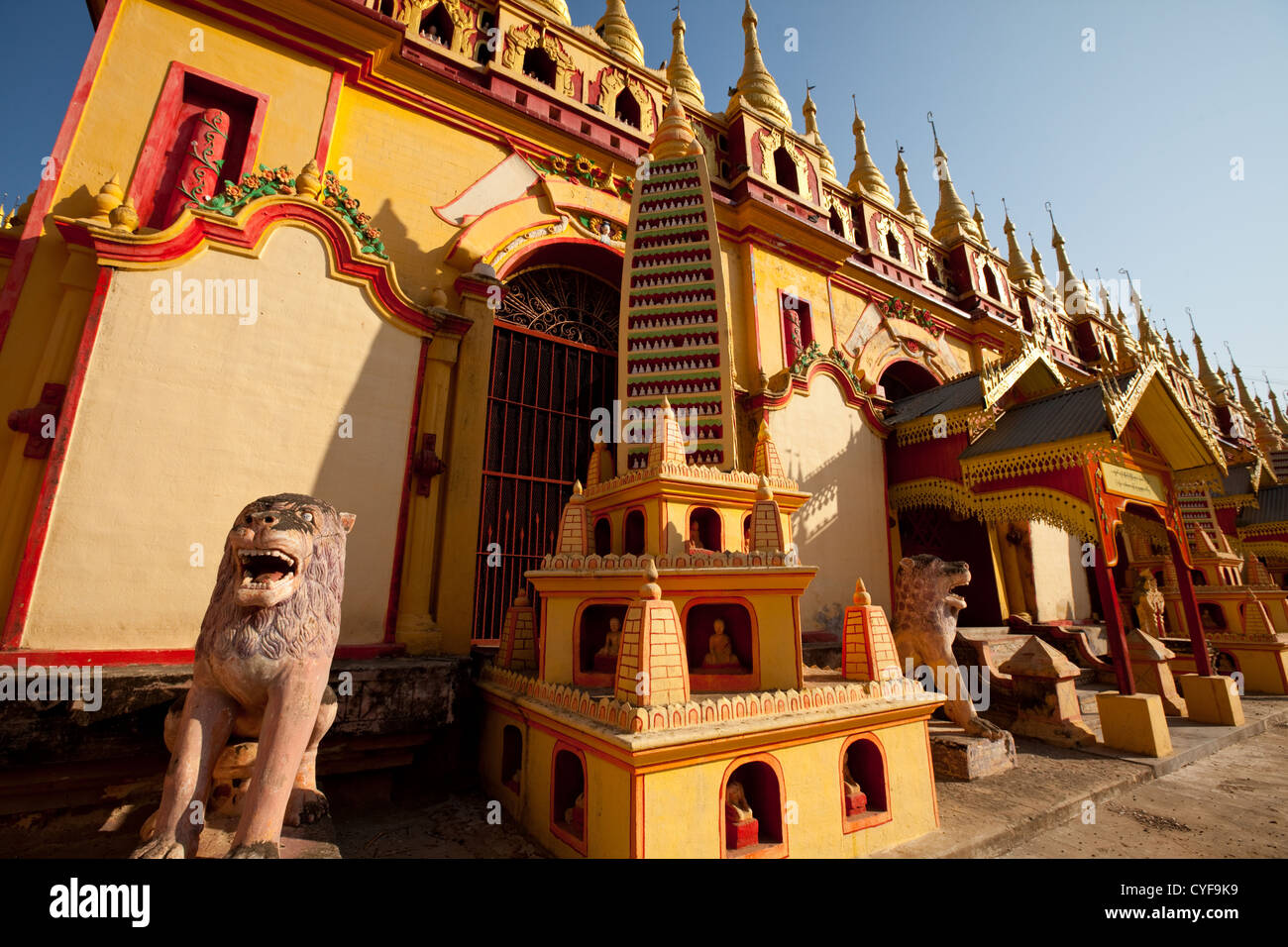 Buddhist temple roof ,Myanmar Stock Photo - Alamy