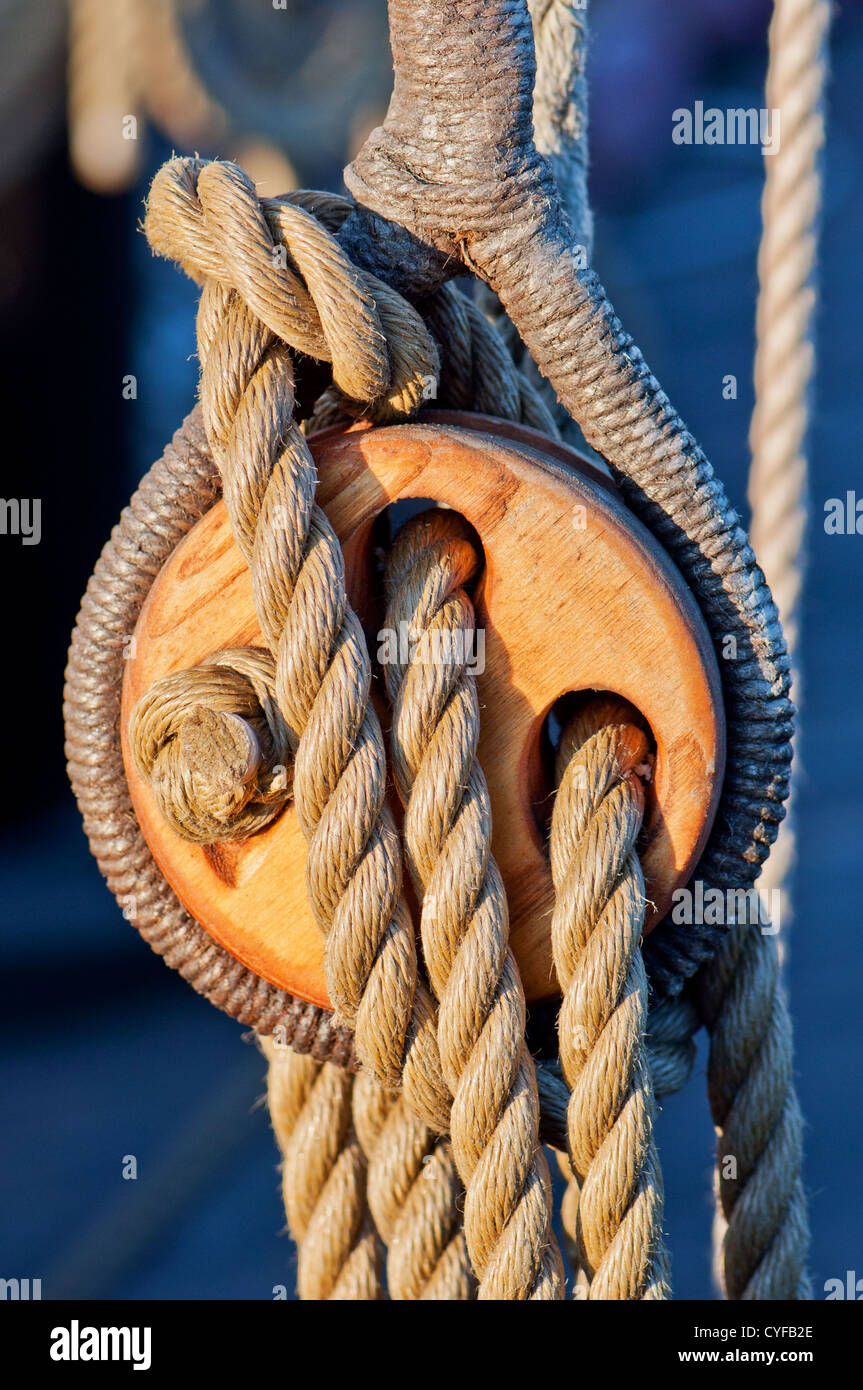 Close up wooden block and ropes Stock Photo - Alamy