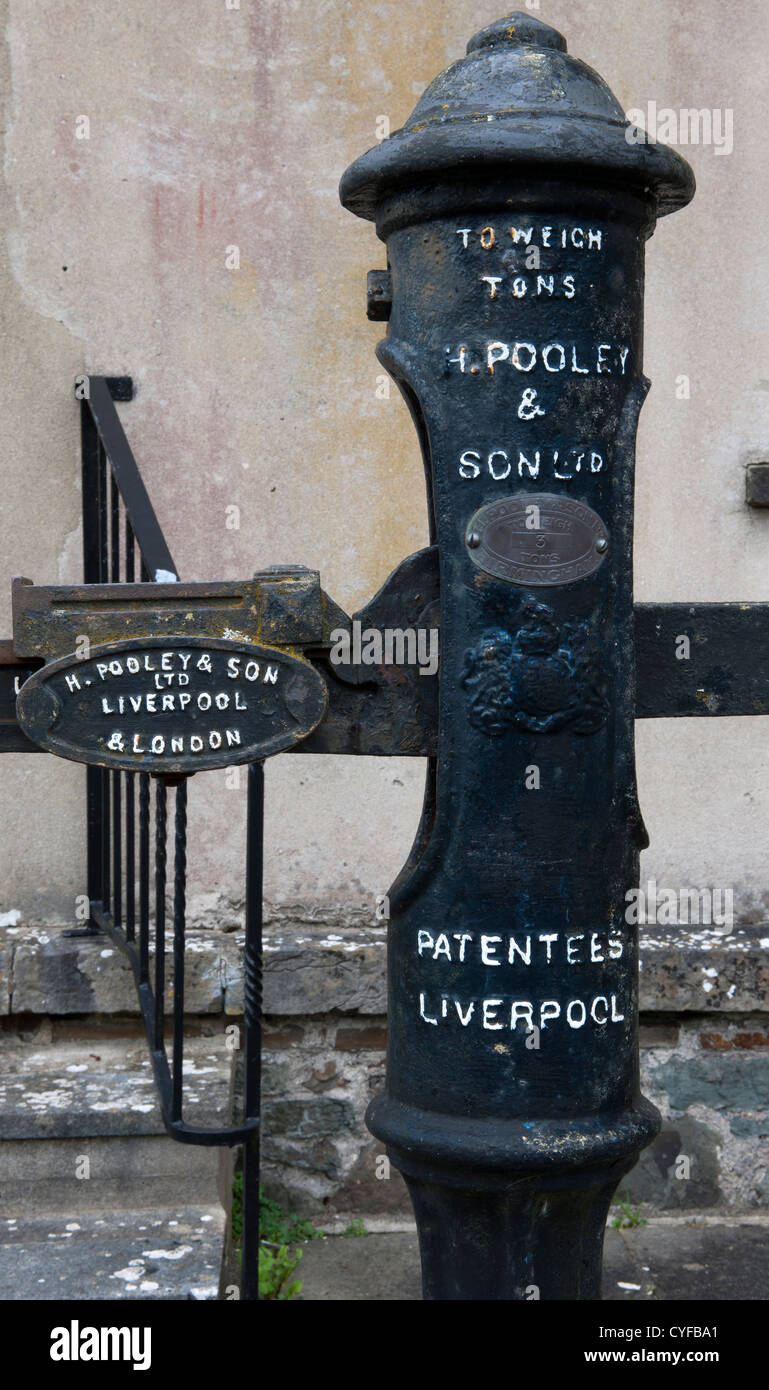 Platform weighing scales made by Henry Pooley and Son Ltd., of ...