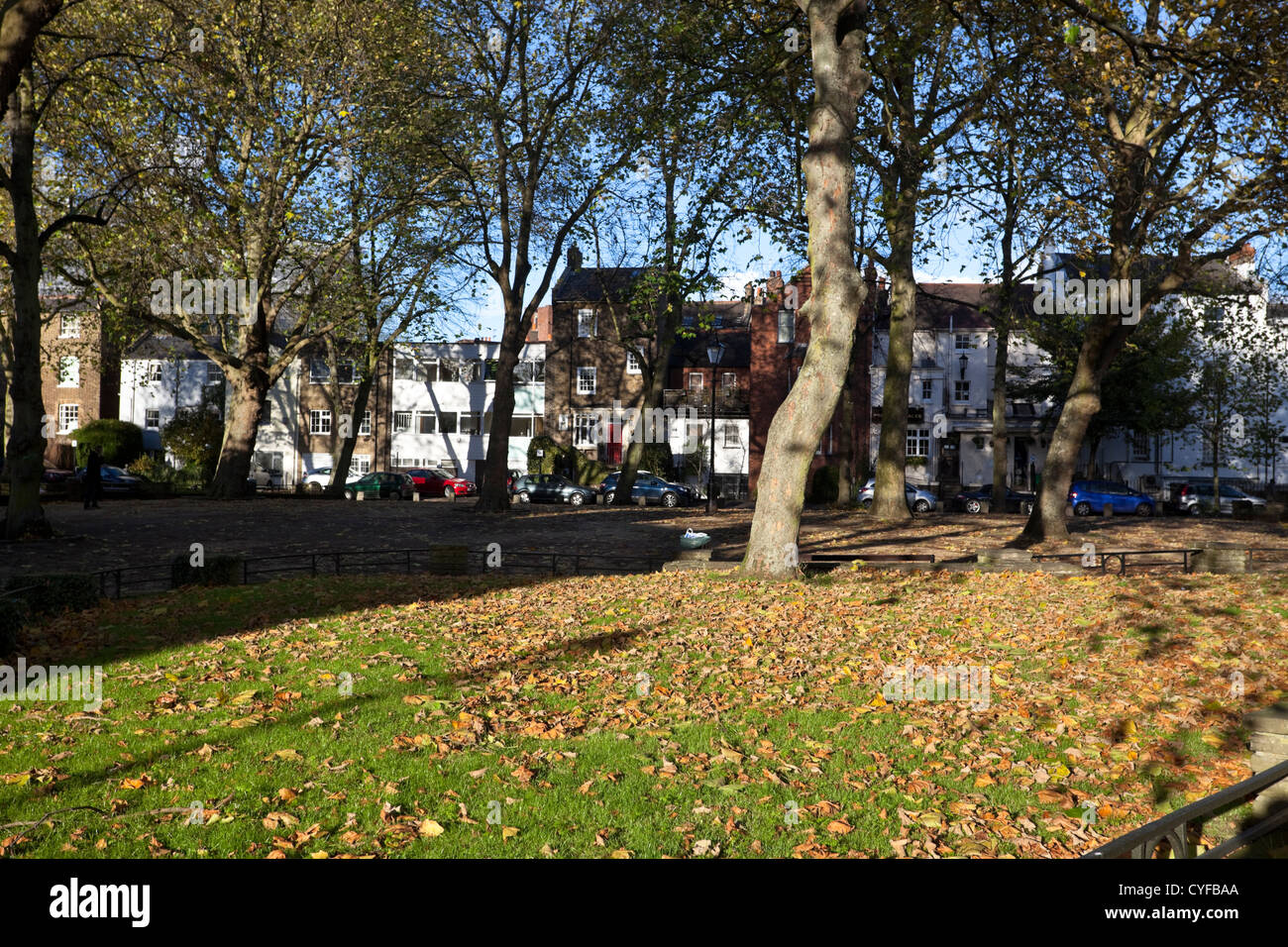 Pond square hi-res stock photography and images - Alamy