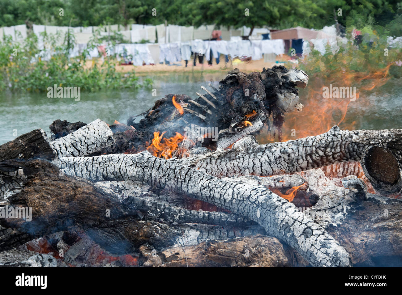 Cremating a human body on a hindu funeral pyre nesxt to a river. Andhra ...